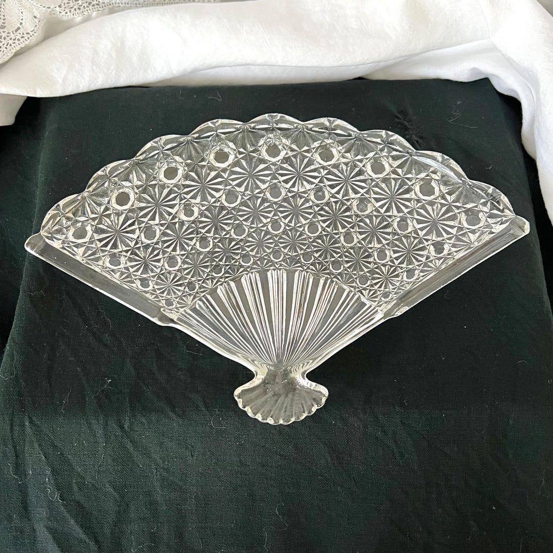 Vintage Daisy and Button Clear Pressed Glass Fan Dish - Etsy