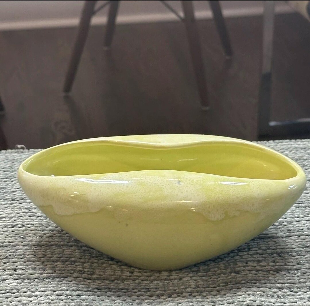 Vintage MCM Green Drip Glaze Kidney Bean USA Ceramic Pottery Vase Decor ...