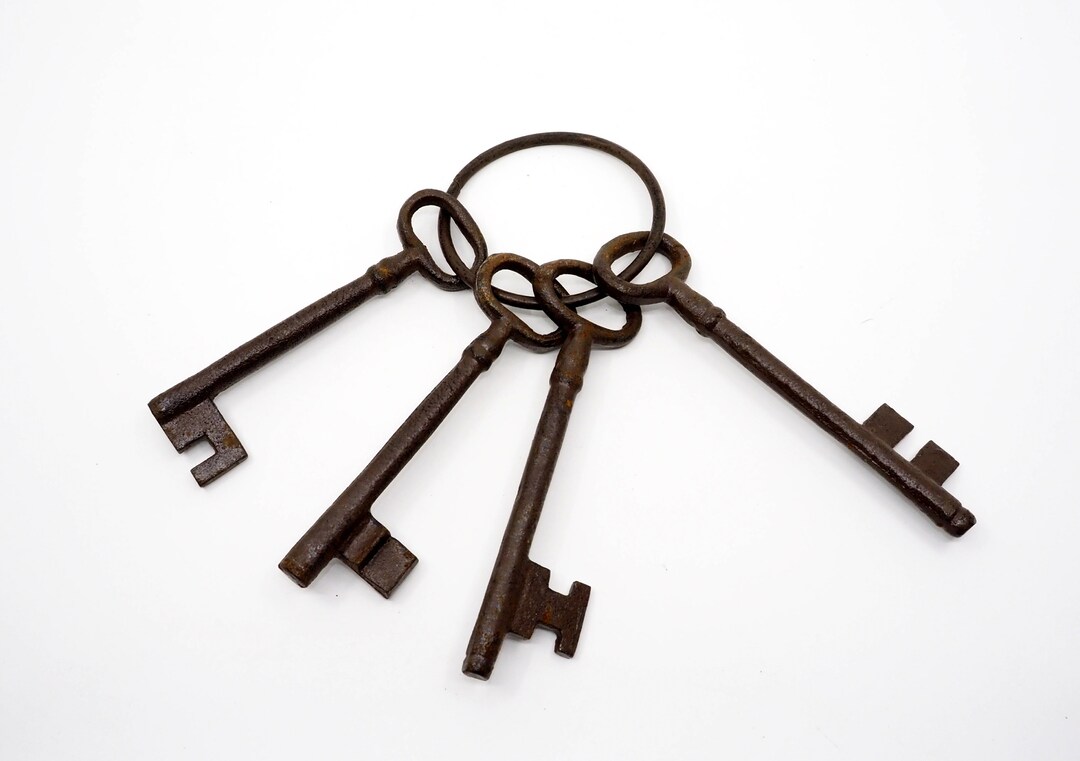 Vintage Set of 4 Large Metal Cast Iron Jailers Keys on Hoop Oversized ...