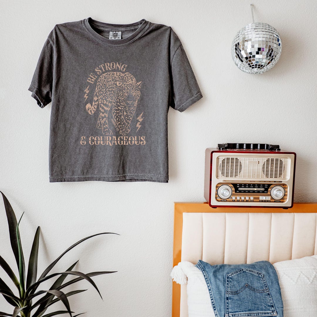 Leopard Christian Cropped Tee: Be Strong & Courageous Boxy Shirt - Etsy