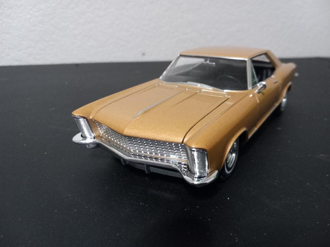 1965 Buick Riviera Grand Sport Hard Top, 1/24 Scale Diecast Model Car ...