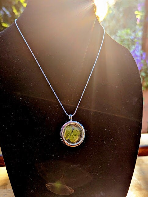 Real Four-leaf Clover Locket Pendant - Etsy