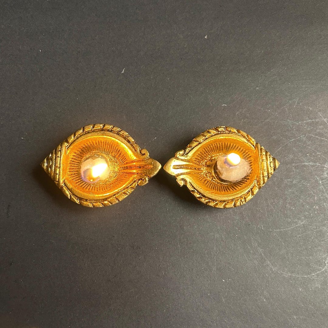 Brass Deepak Oil Lamp Set: Traditional Indian Pooja Diya, Shell Design ...