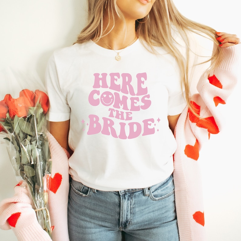 Retro Bride Smiley Tshirt, Here Comes the Bride Sweatshirt, Bride Gift ...