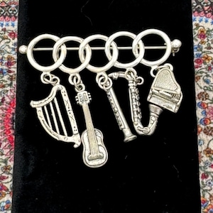 Vintage Musical Instrument Charm Brooch / Pin - Piano, Guitar, Harp ...