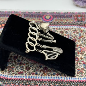 Vintage Musical Instrument Charm Brooch / Pin - Piano, Guitar, Harp ...