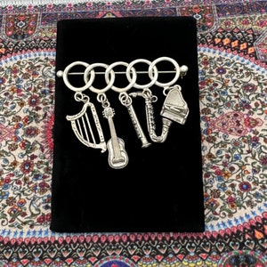 Vintage Musical Instrument Charm Brooch / Pin - Piano, Guitar, Harp ...