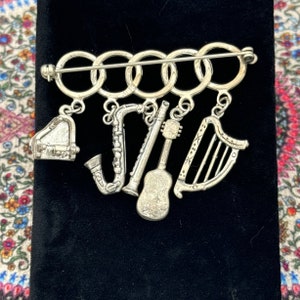 Vintage Musical Instrument Charm Brooch / Pin - Piano, Guitar, Harp ...