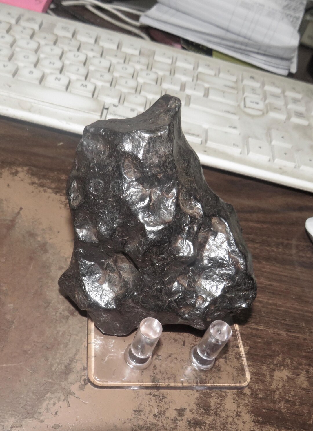 1312 Gm Canyon Diablo Meteorite Arizona Usa Acrylic Stand 2.9 Lbs Label ...
