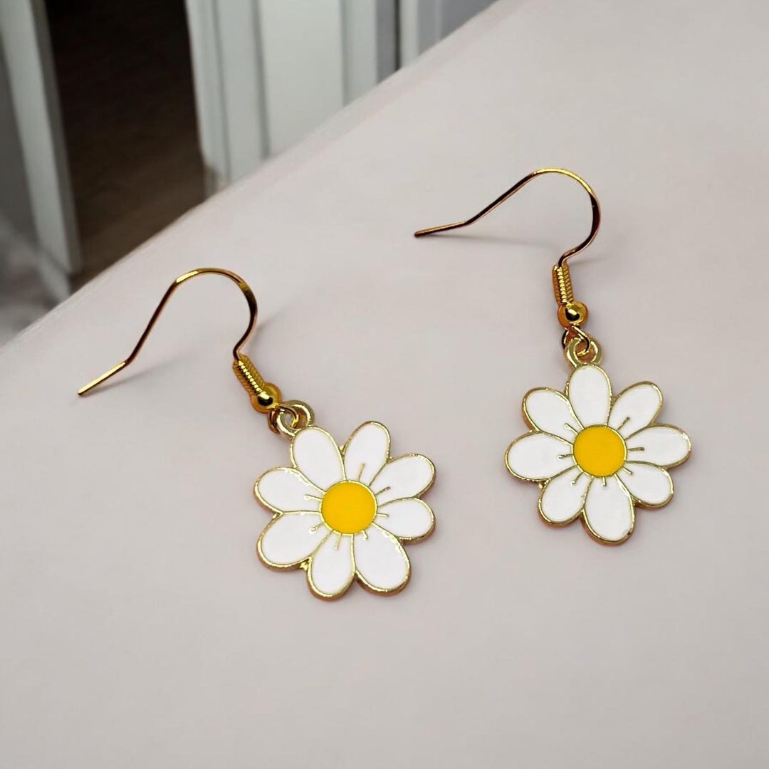 White Daisy Flower Dangle Earrings – Summer Floral Jewellery ...