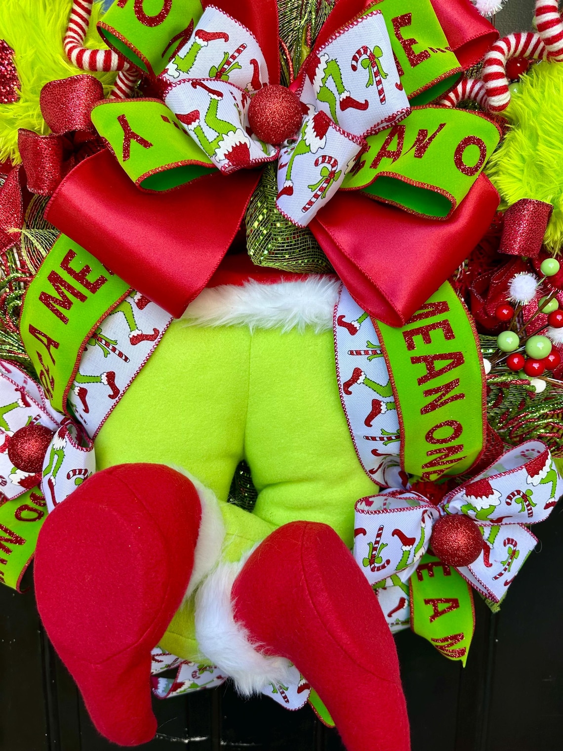Christmas Grinch Feet Wreath - Etsy