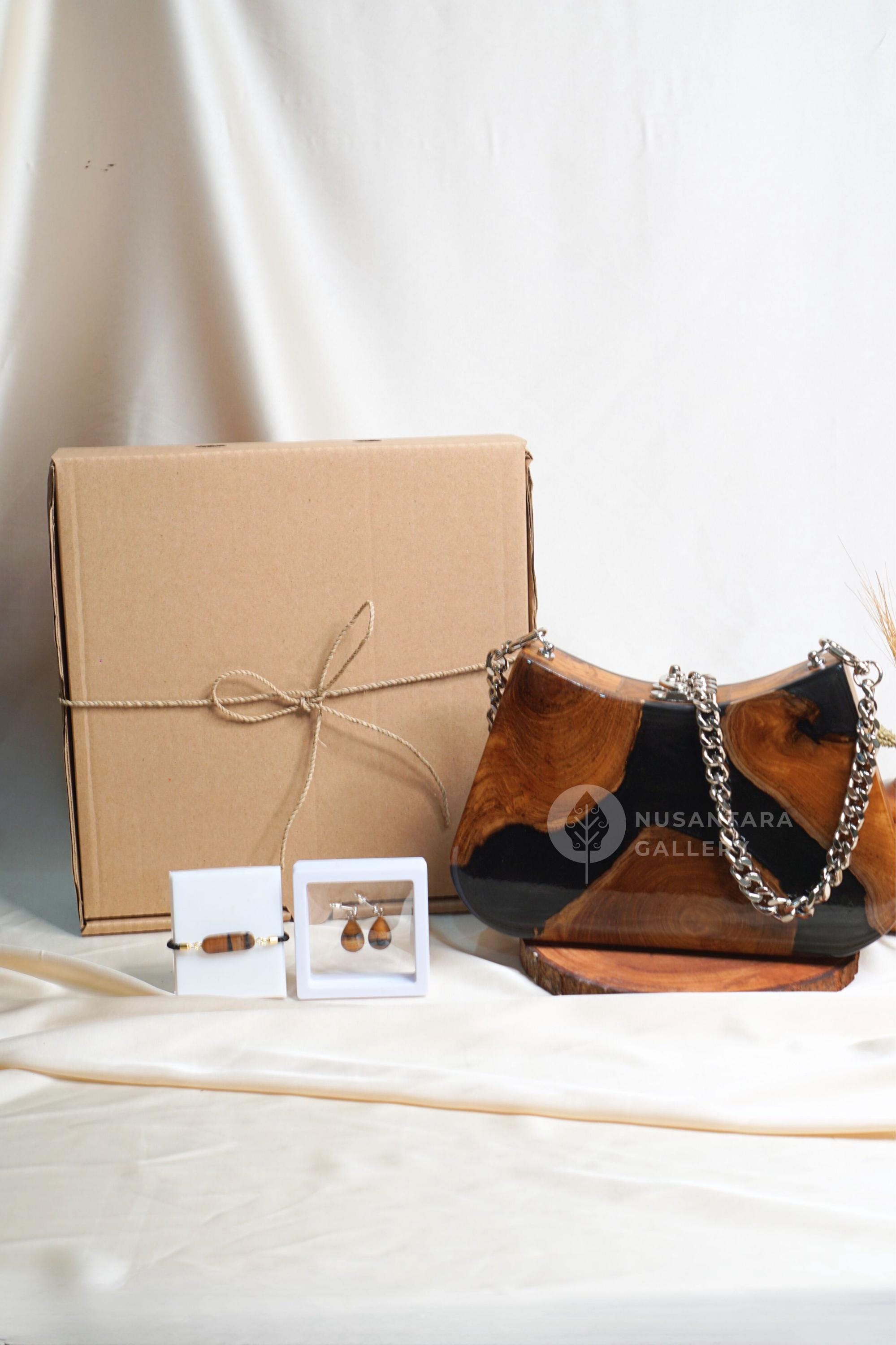 Nusantara Vivianne Handmade Wooden Teakwood Handbag, Gift Set of Wooden ...