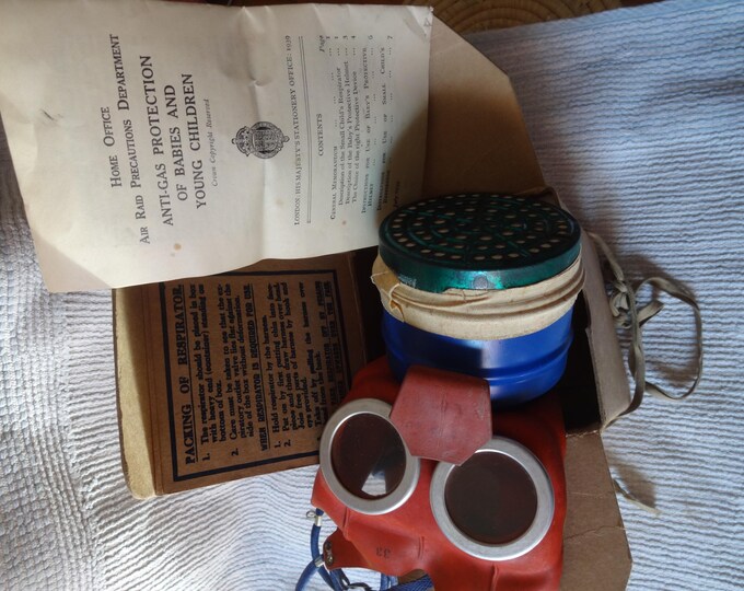 British Children's Wartime Gas Mask & Box (1941) - Etsy