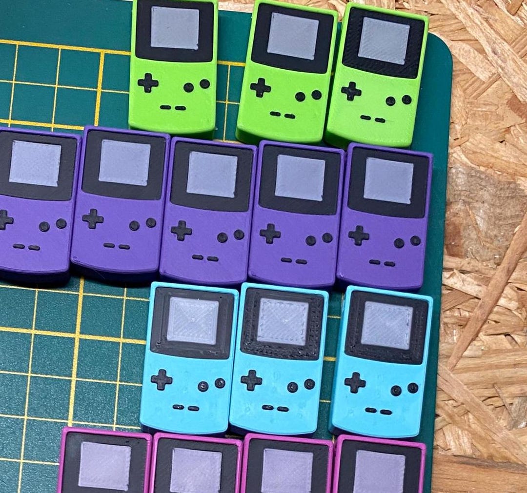 Gameboy Keychain in Your Desired Color game Boy Retro Keychain Pendant ...