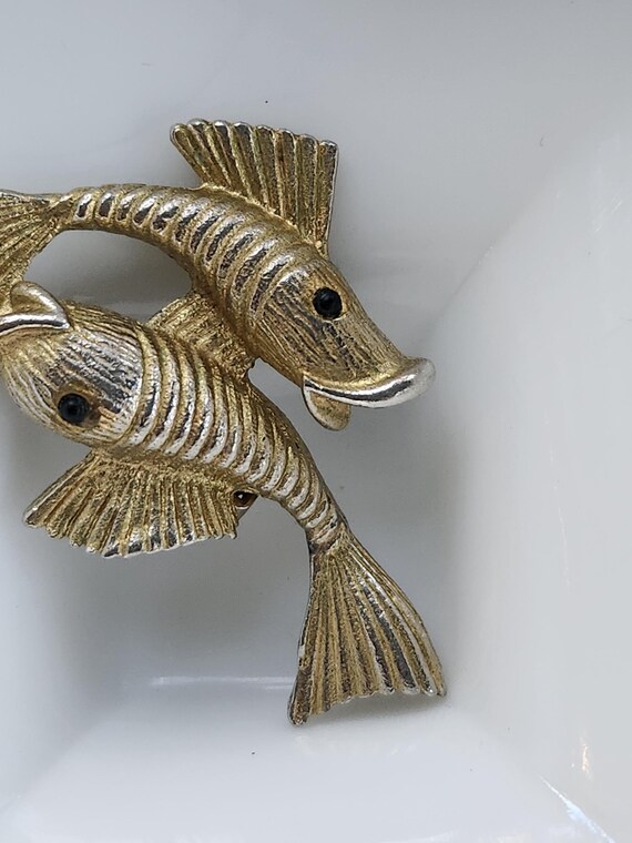 Koi Fish Brooch // Vintage 1970's Brushed Gold Tone D… - Gem