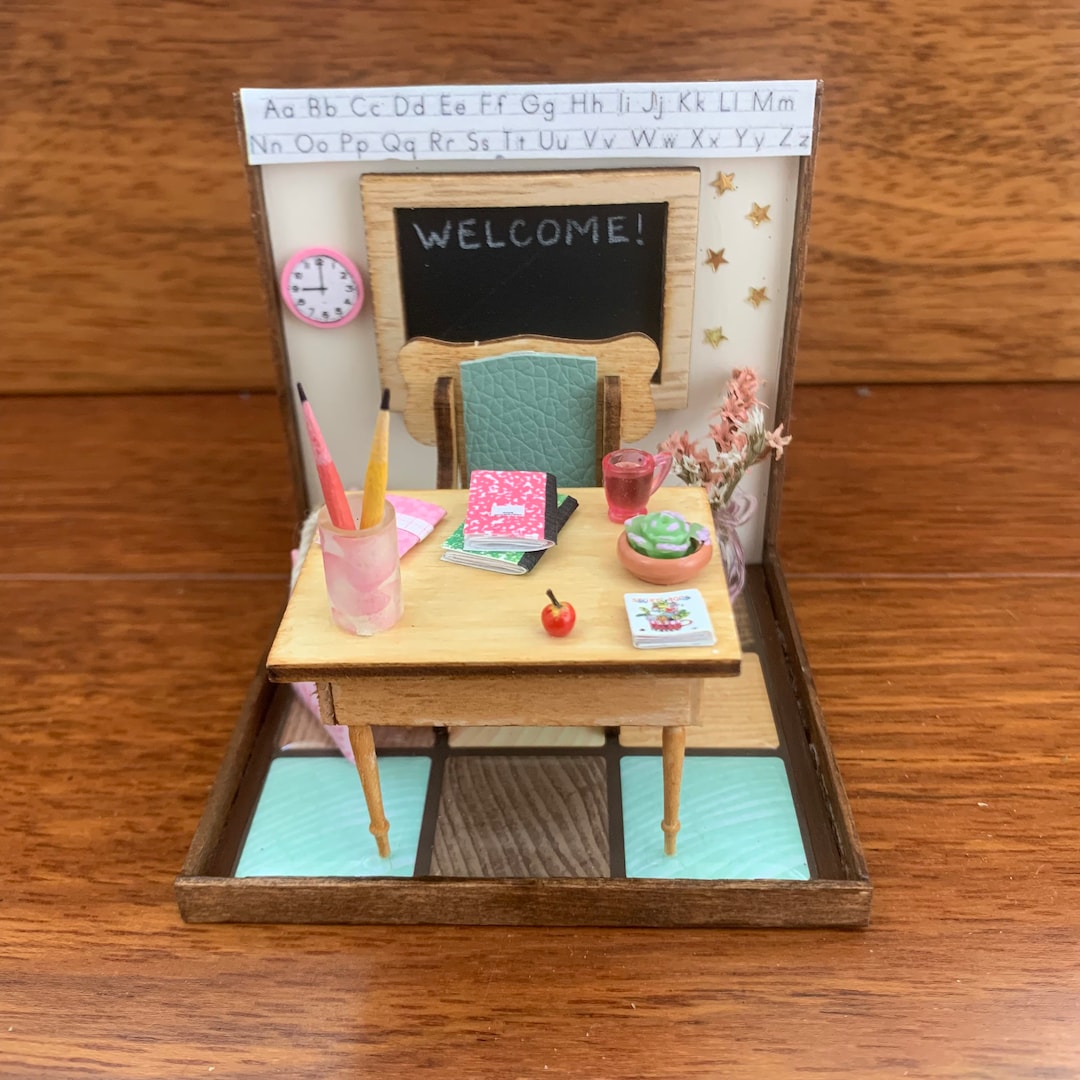 Miniature Teacher Desk Classroom Diorama Chalkboard Grade School ...