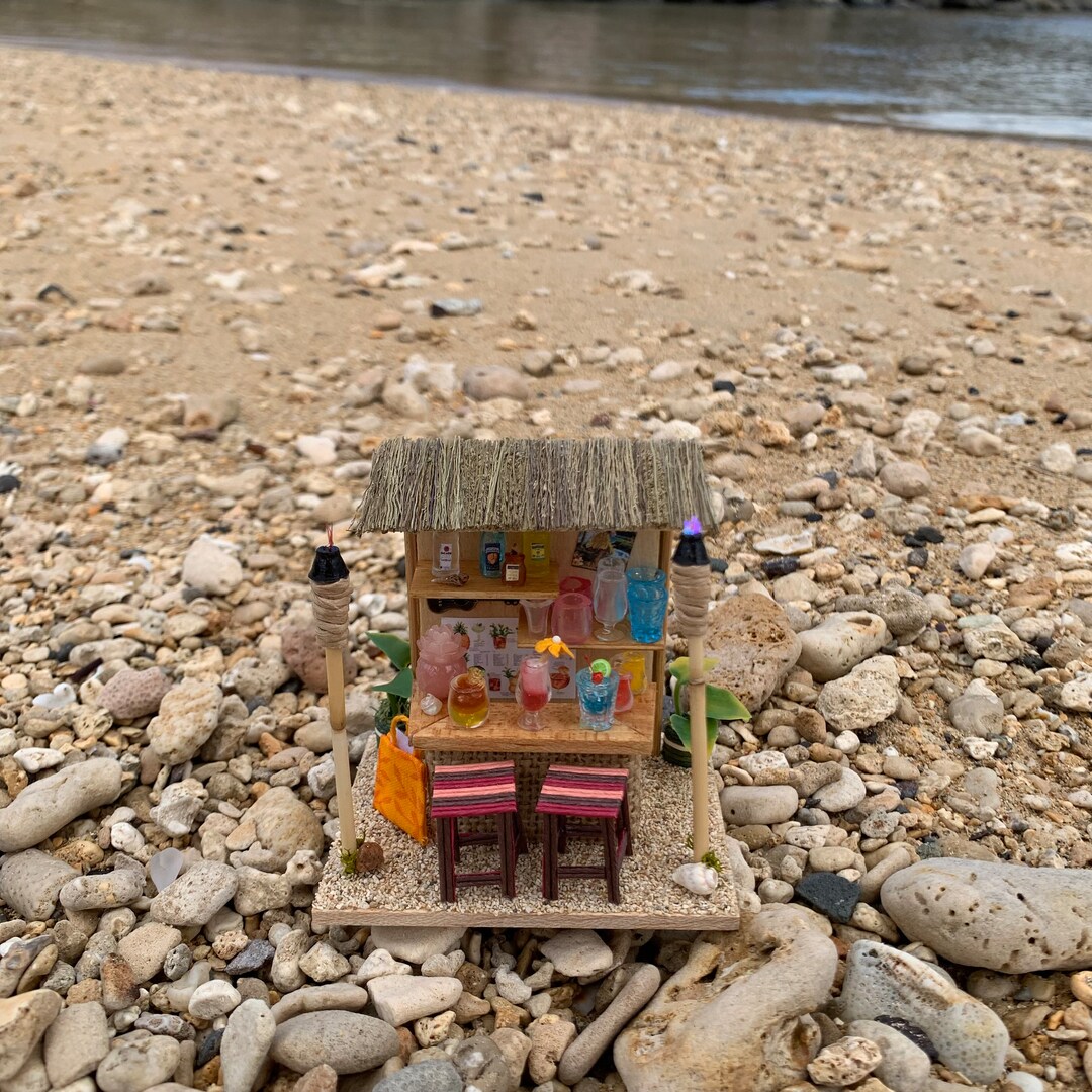 Miniature Hawaiian Tiki Bar Diorama Mai Tai Lava Flow Blue Hawaii ...