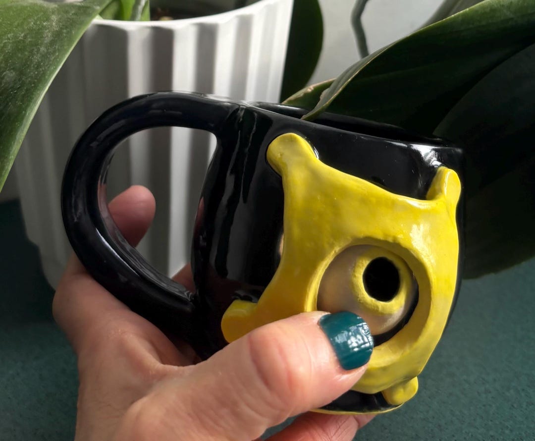 Black Ceramic Fidget Mug: Yellow 4 Pointed Shape Holding Moving Center ...