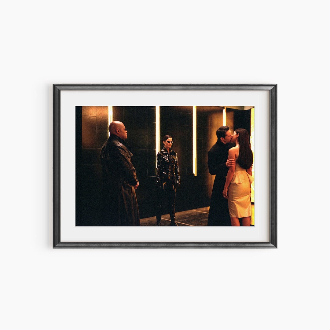 Monica Bellucci and Keanu Reeves in Matrix Movie, Neo Kissing ...