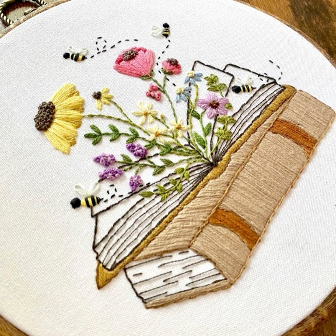 Embroidery Pattern Books and Flowers Bumblebees Reading - Etsy