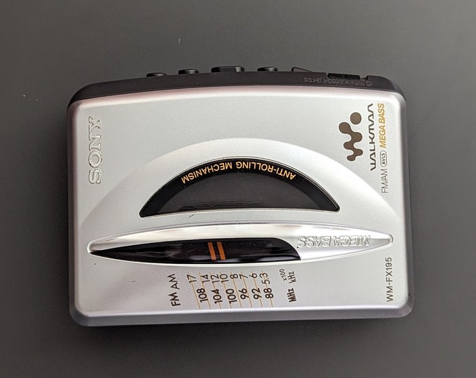 Vintage Sony Walkman Stereo Cassette Tape Player FM/AM Groove Sport ...