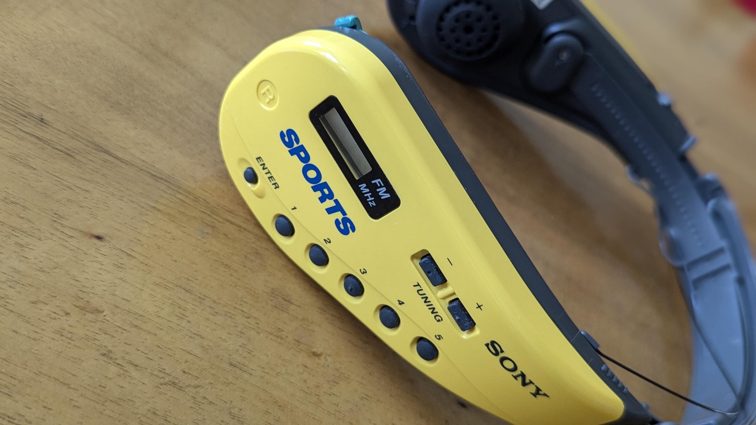 Vintage Sony Walkman Sports FM/AM Radio Yellow SRF-M50 Fully Functional ...