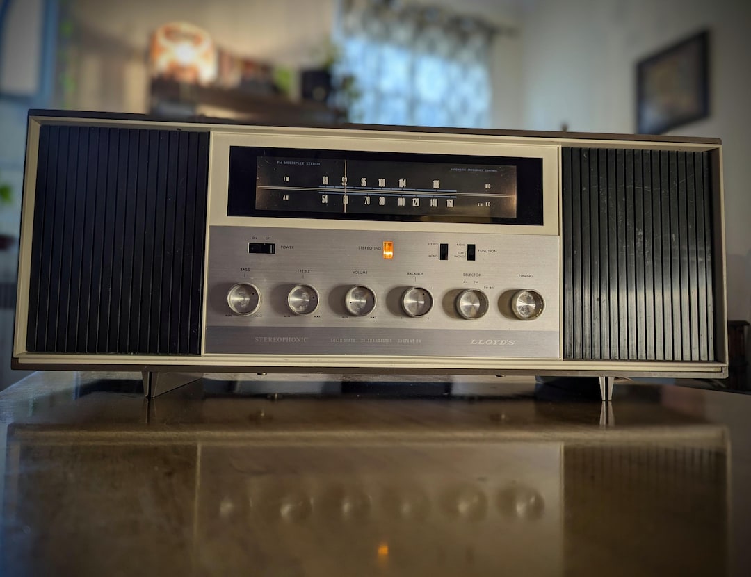 1970s Lloyd's AM/FM Radio: Retro Wood Grain Table Radio, Japan-made - Etsy
