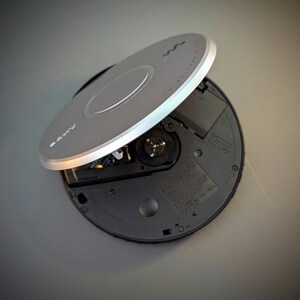 Vintage Sony Discman D-EJ011 Portable CD Player Retro Walkman Classic ...