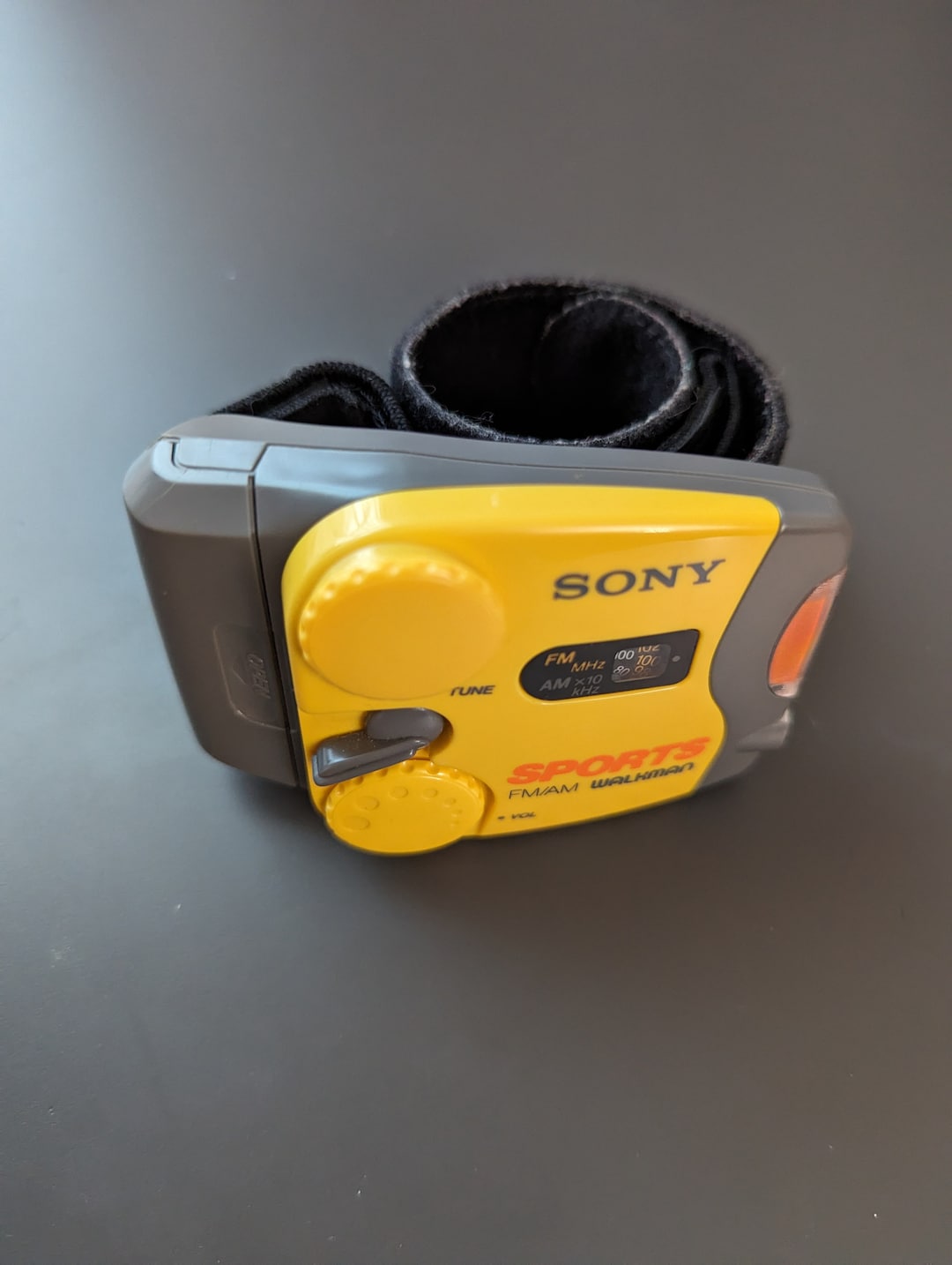 Sony Sports Walkman SRF-88 AM/FM Stereo Armband Radio - Small Vintage ...