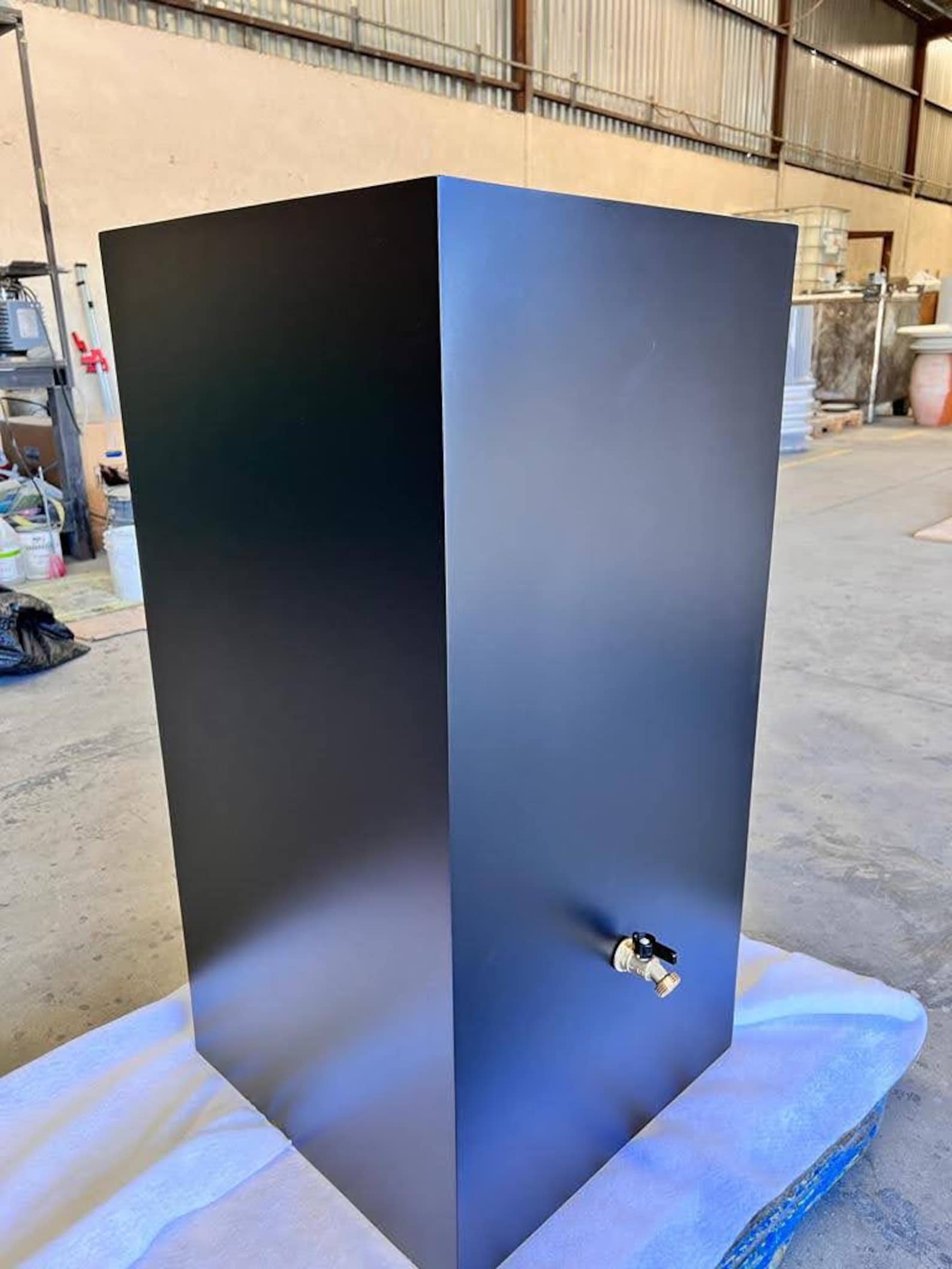 Modern Attractive Square / Rectangle Fiberglass Rain Barrel, Rain ...