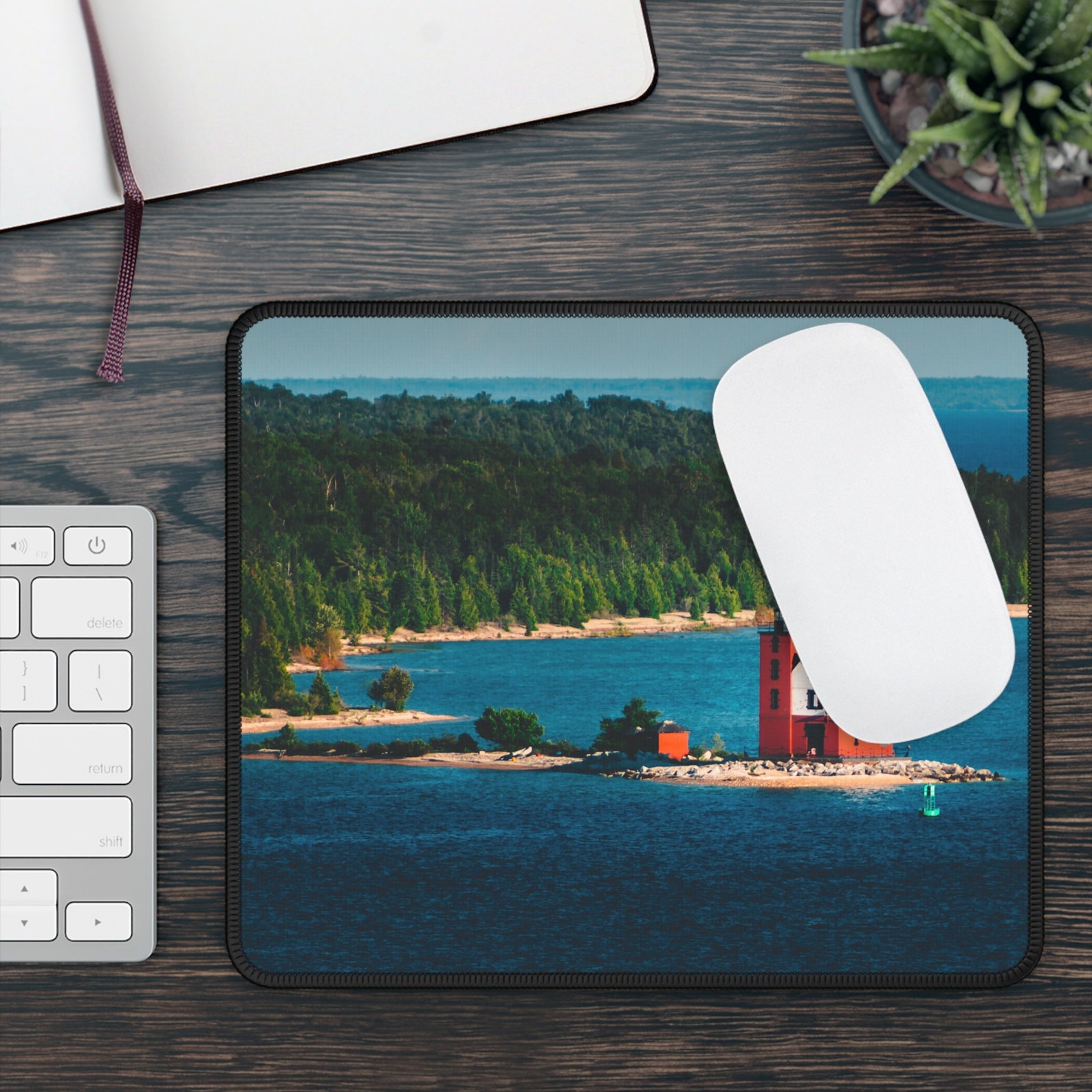 Round Island Lighthouse Gaming Mouse Pad - Captivating Mackinac Island ...