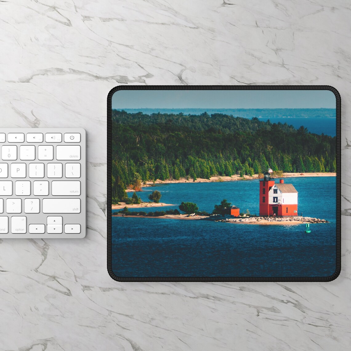 Round Island Lighthouse Gaming Mouse Pad - Captivating Mackinac Island ...