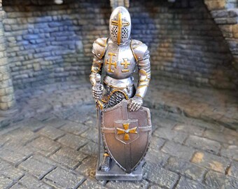 Medieval Knight Medieval Knight Statue, Middle Ages Knight Statues ...