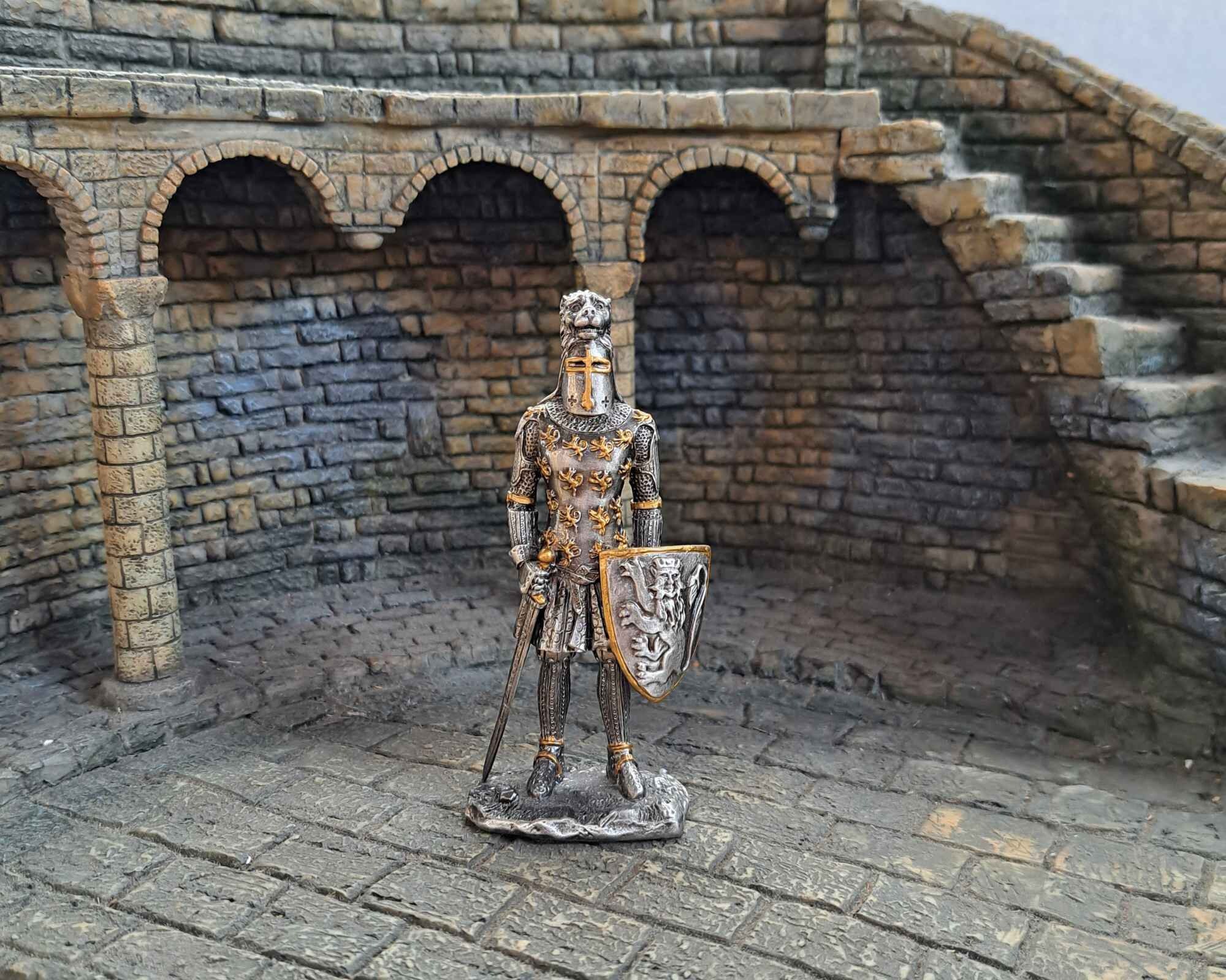 Lion Crested Metal Knight Statue - Etsy