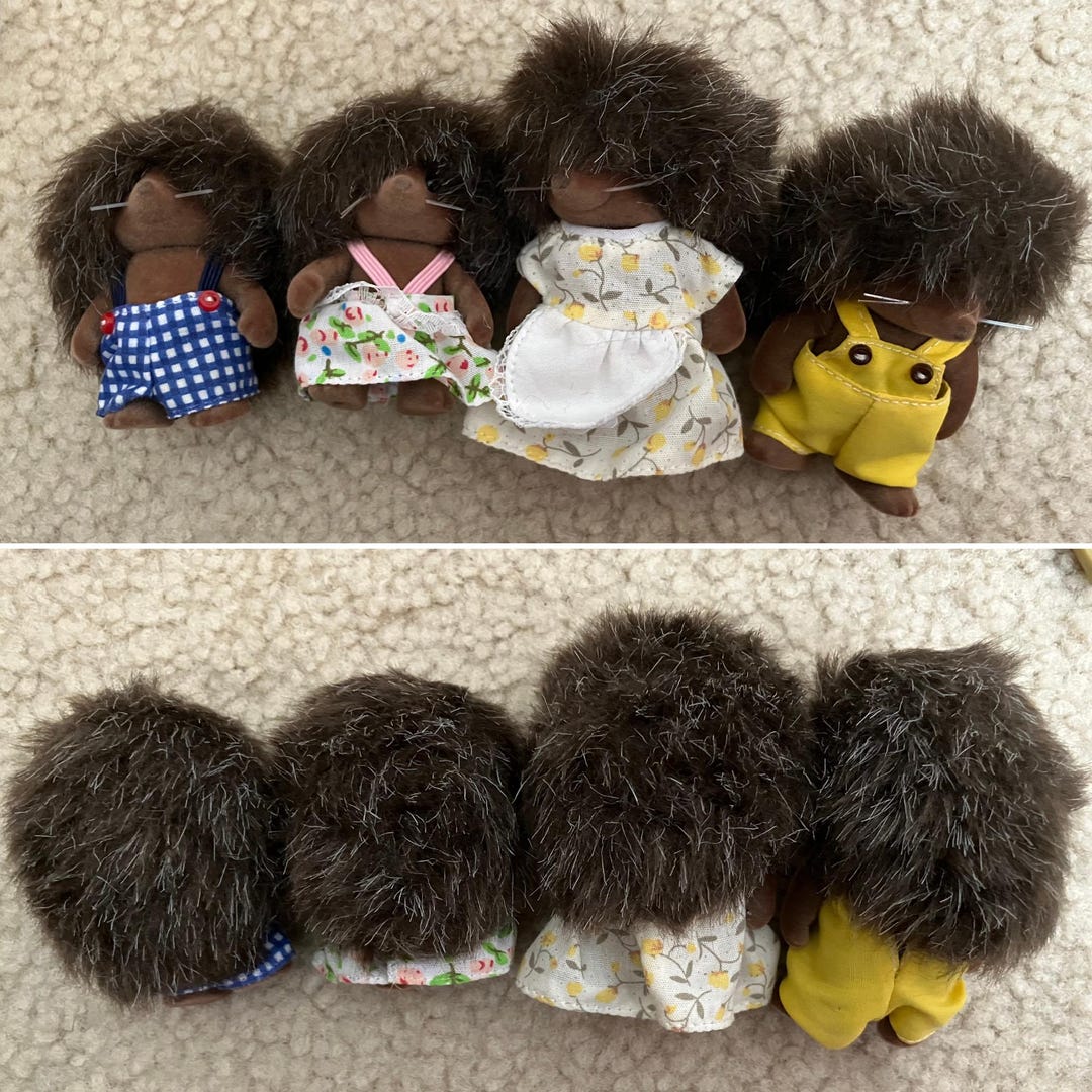 Calico Critters Families & Ice Skating Friends Hedgehog Family ...