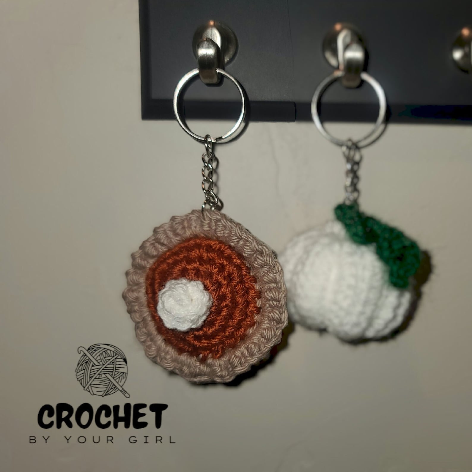 Holiday Pumpkin Pie Keychain, Crochet Pattern, Amigurumi Keyring ...