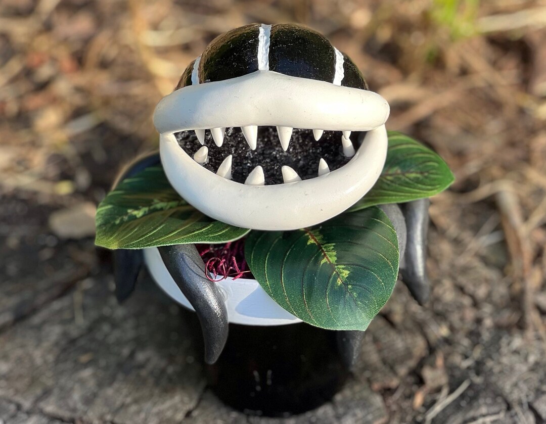 Black Horror Gourd | Man-eating Plant, Spooky Halloween Gift, Desk ...