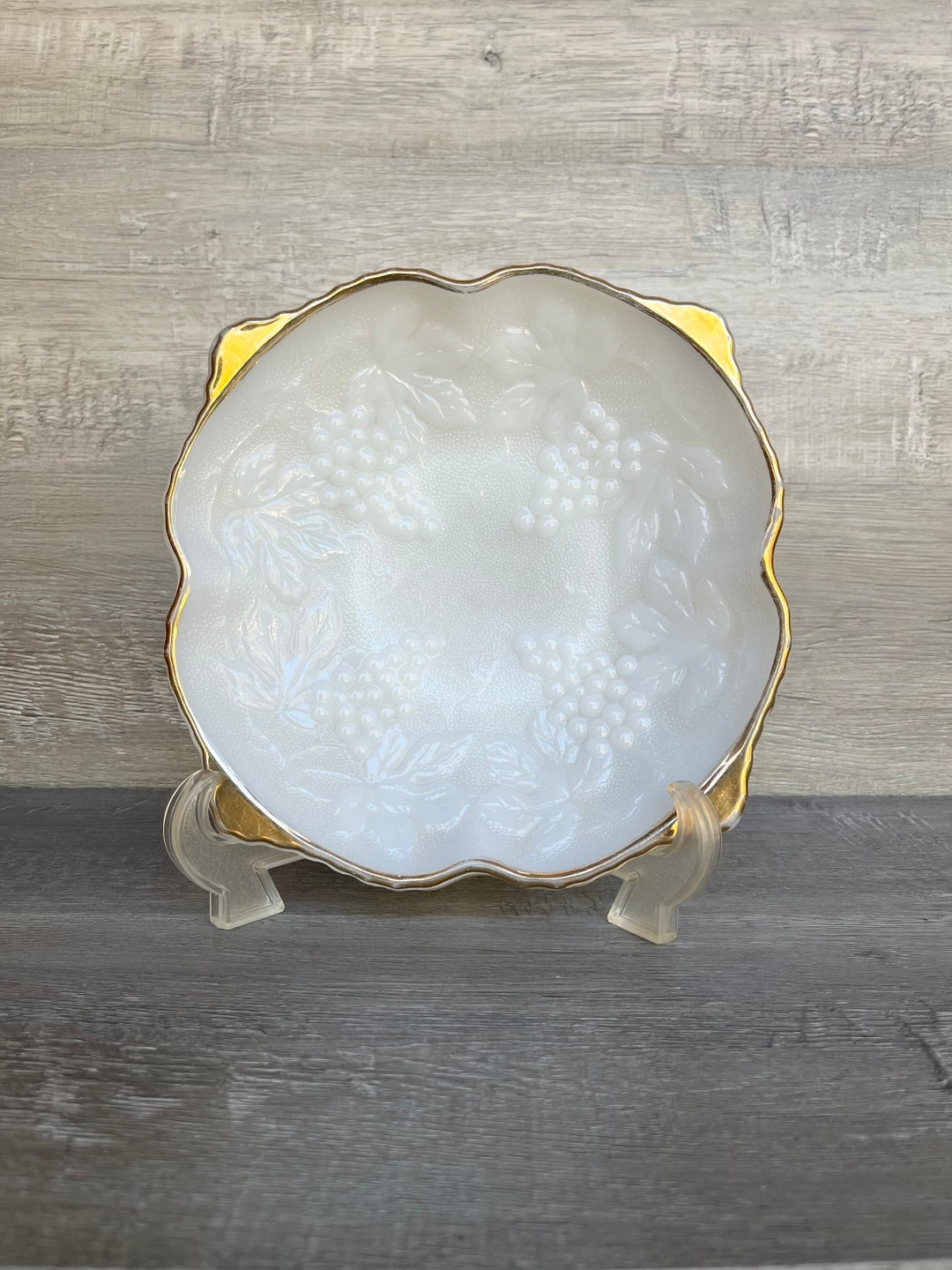 ANCHOR HOCKING Milk Glass Embossed Grape Pattern Bowl, Gold Trim ...