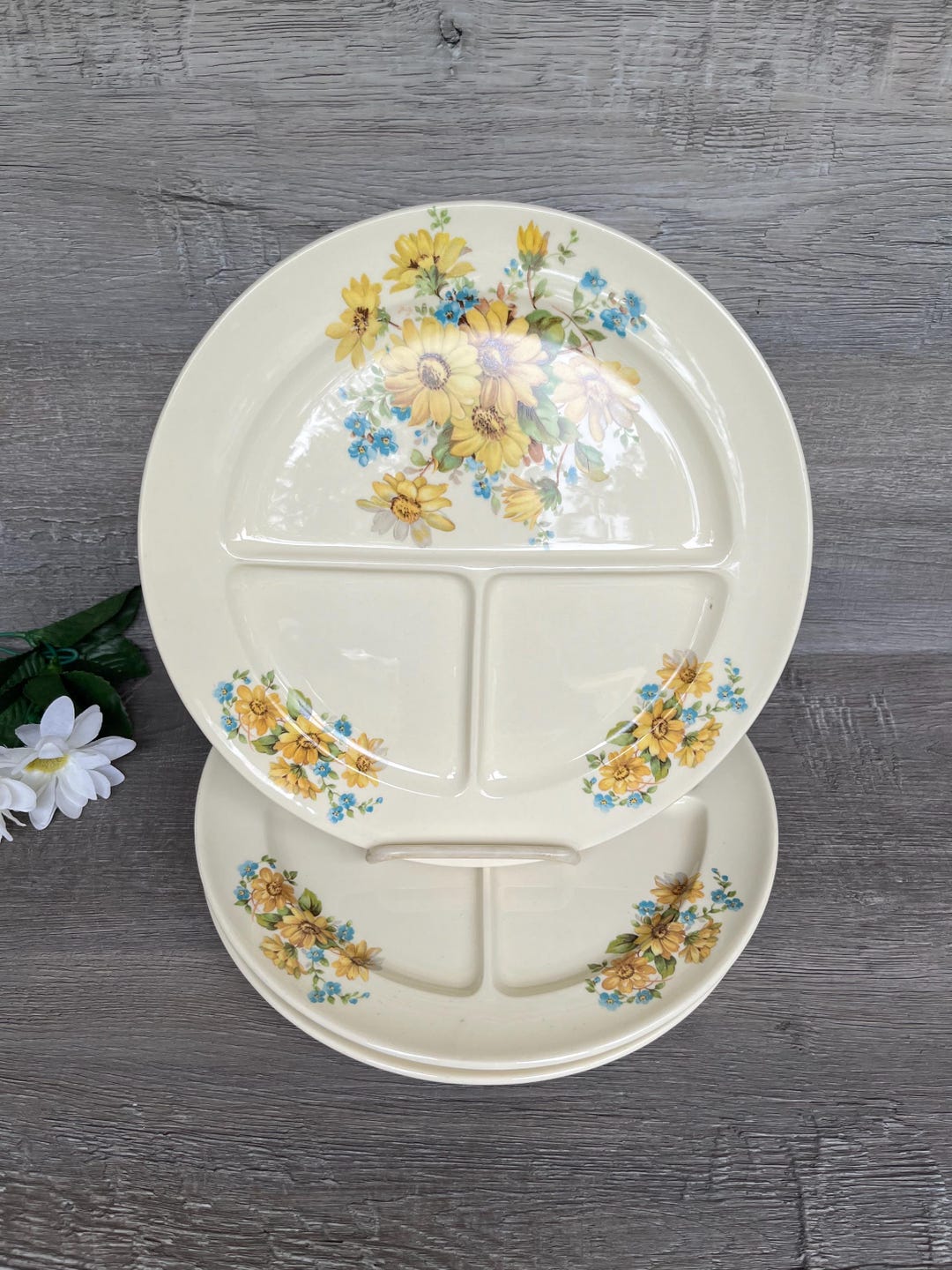 RESTAURANT WARE GRILL Plates, Rare Floral Pattern of Yellow Daisies and ...