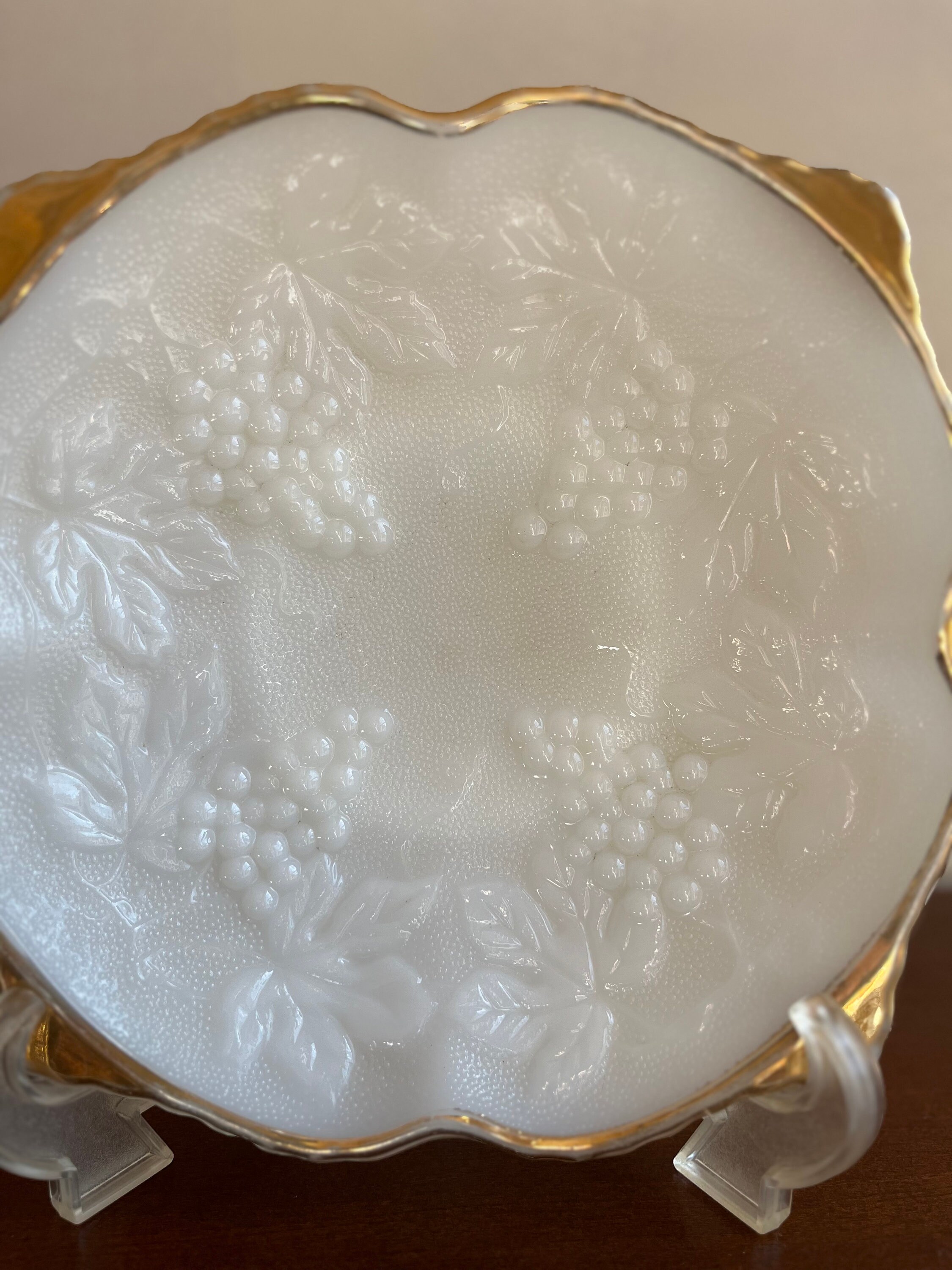ANCHOR HOCKING Milk Glass Embossed Grape Pattern Bowl, Gold Trim ...