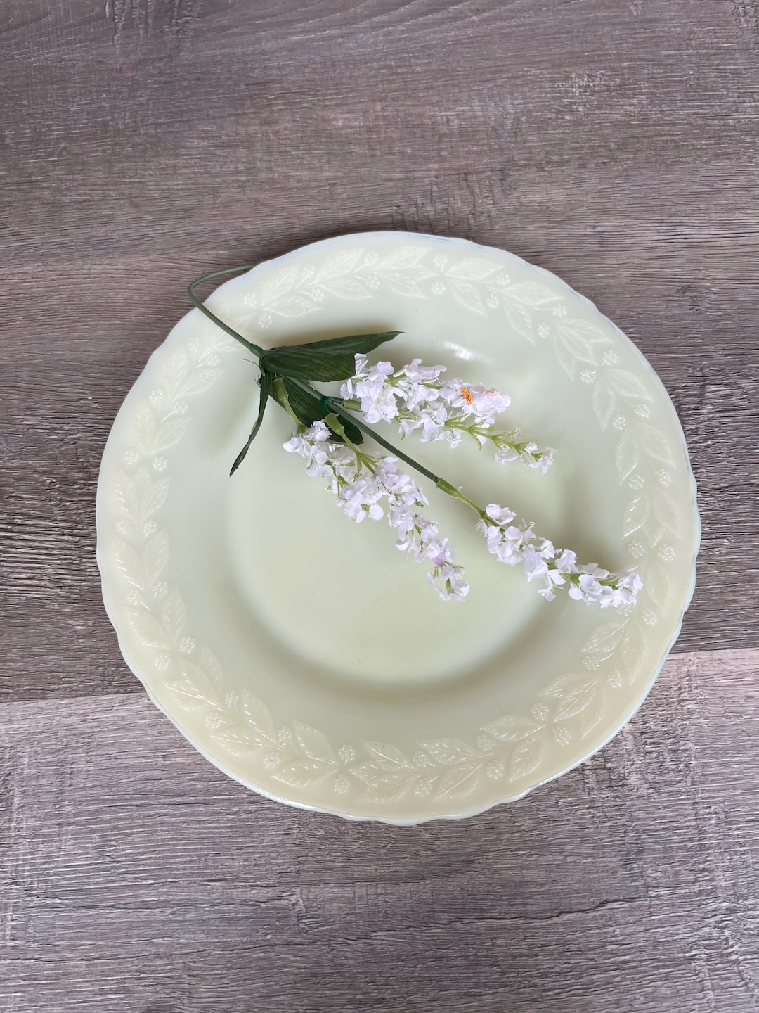 Uranium Mckee Laurel Plate in French Ivory, Vaseline Glass Plate, Made ...