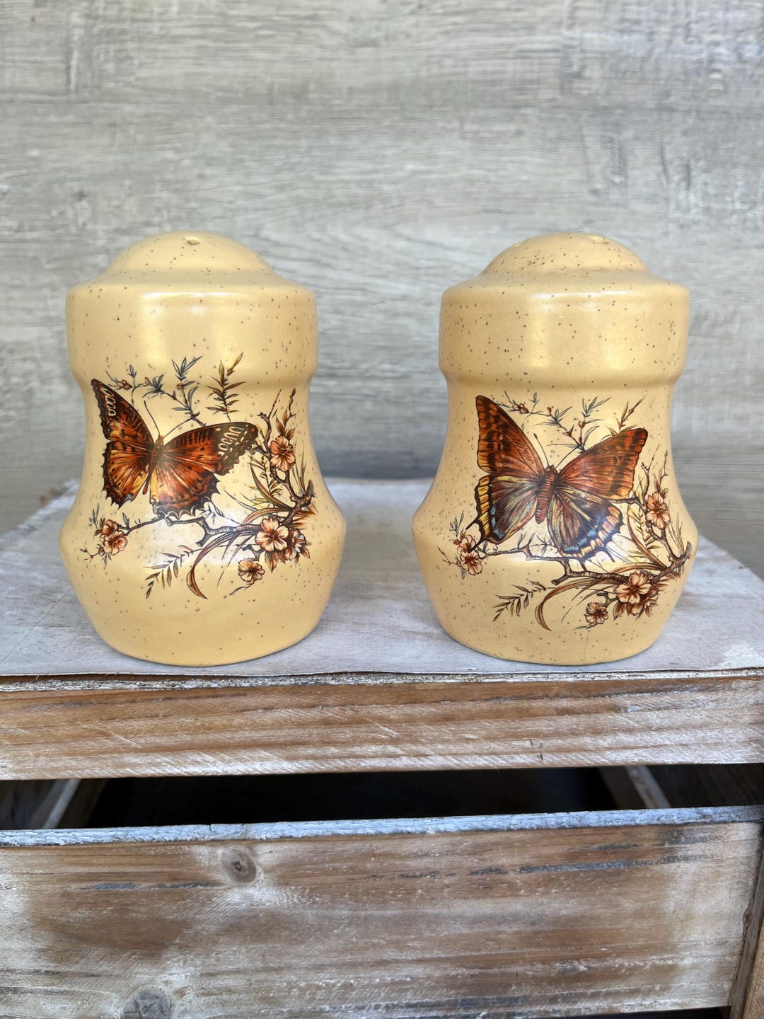 TREASURE CRAFT BUTTERFLY Pottery Salt and Pepper Shakers, Large Pottery ...