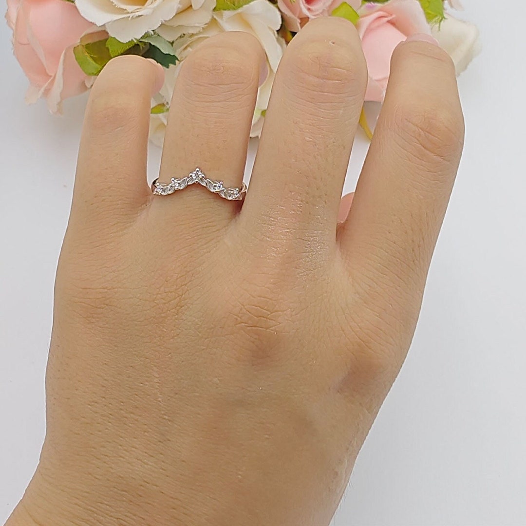 V-shaped Contour Chevron Round Bridal Band Women Ring Cubic Zirconia ...