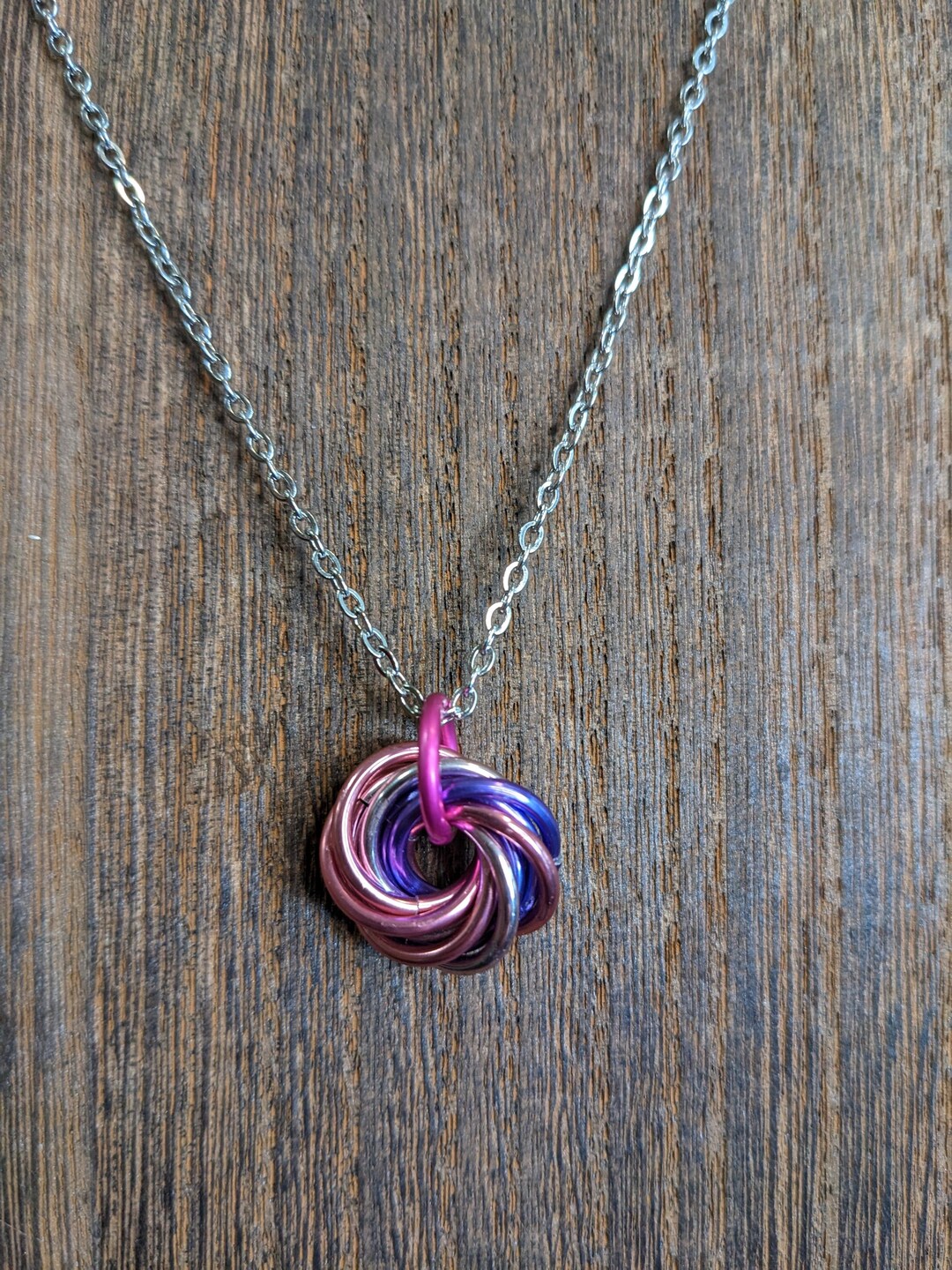 Mobius Fidget Pendant - Etsy