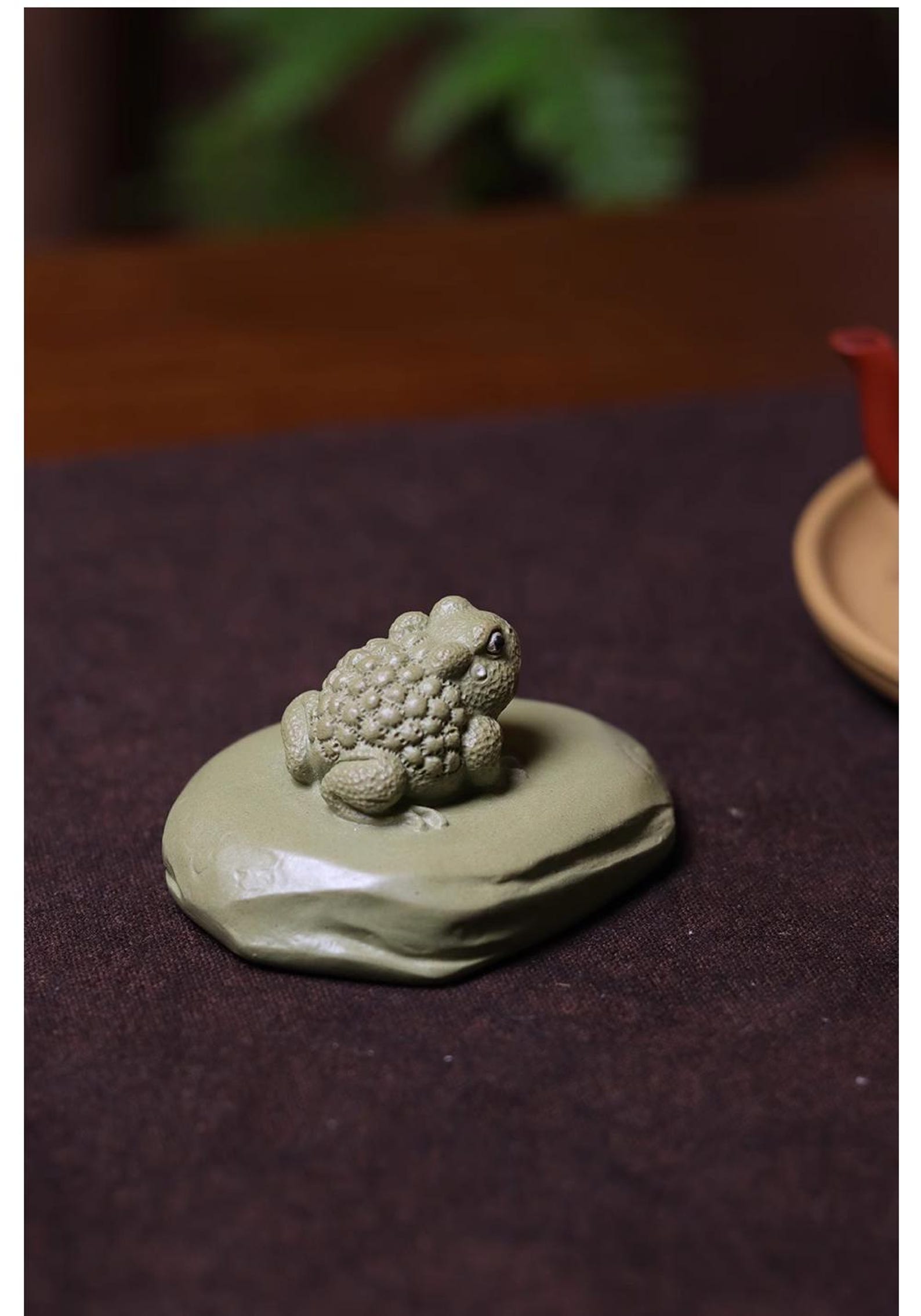 Chinese Yixing Green Clay Frog Tea Pot Lid Holder Tea Pet Zisha ...