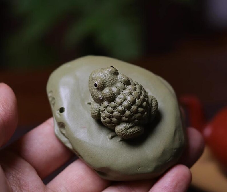 Chinese Yixing Green Clay Frog Tea Pot Lid Holder Tea Pet Zisha ...