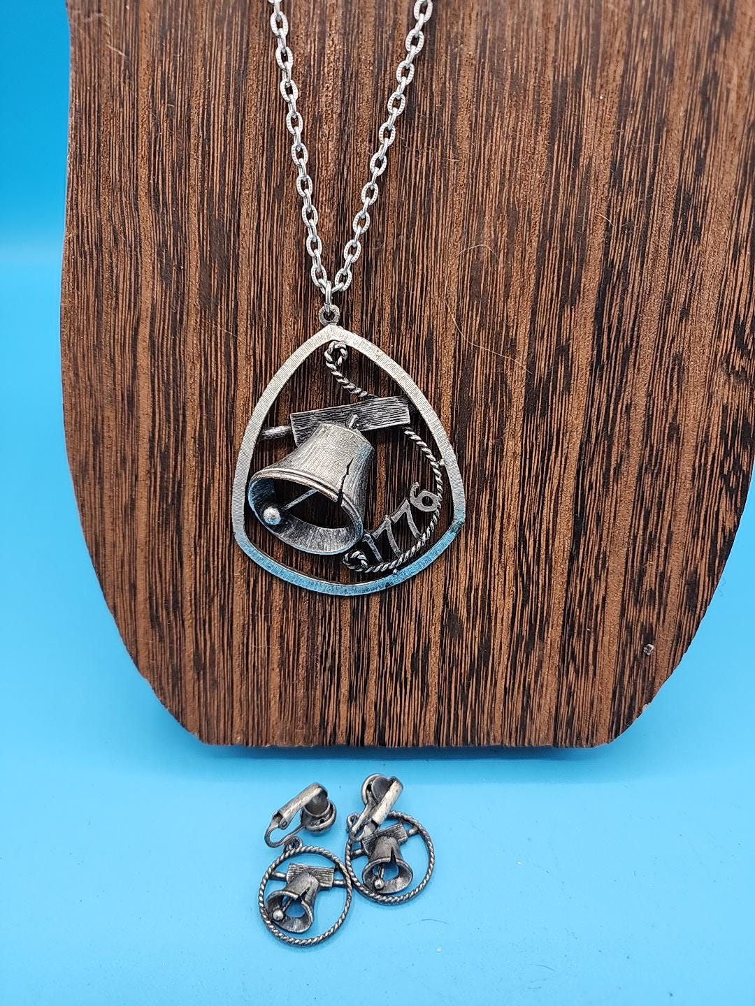 Vintage Liberty Bell 1776 Silver Toned Necklace and Clip-on Earring Set ...