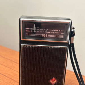 Vintage 1980s Chinese Transistor Radio. - Etsy