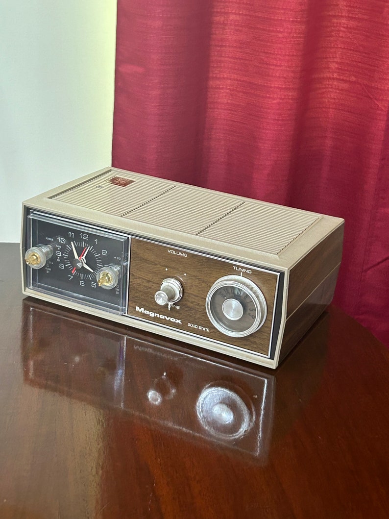 Vintage 70s Magnavox Clock Radio: Rare Retro Design - Etsy