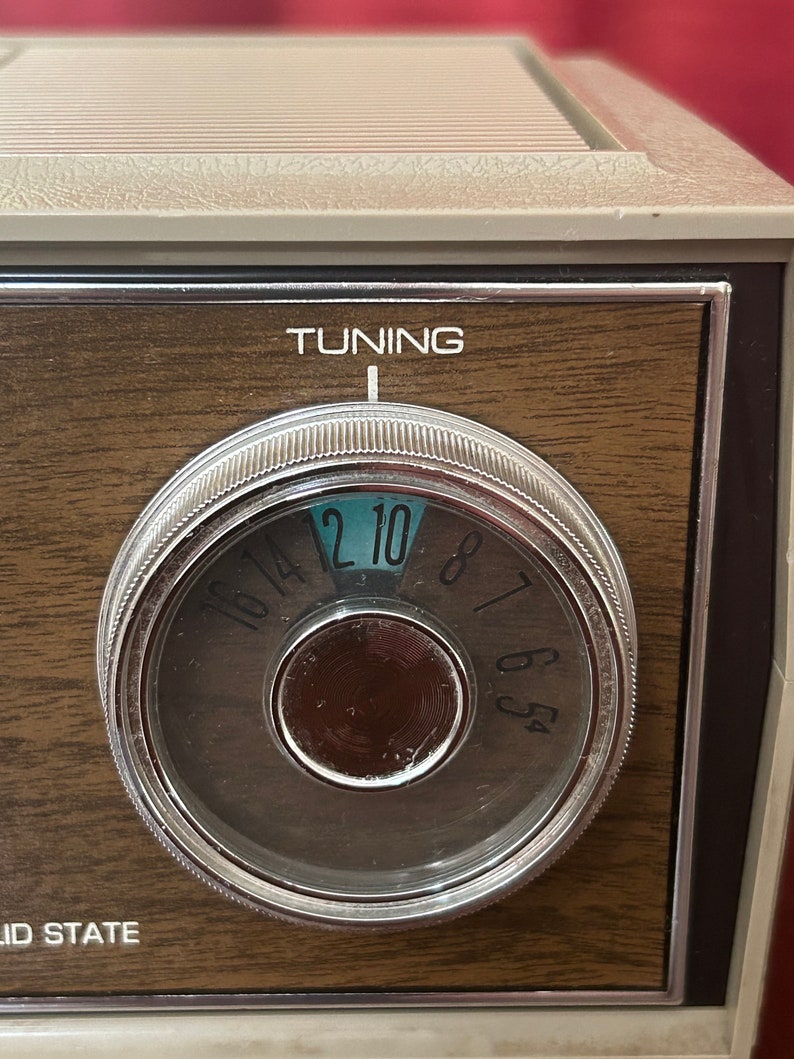 Vintage 70s Magnavox Clock Radio: Rare Retro Design - Etsy